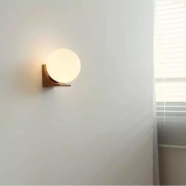 Minimalistyczna drewniana geometryczna lampa ścienna w kształcie kuli ...